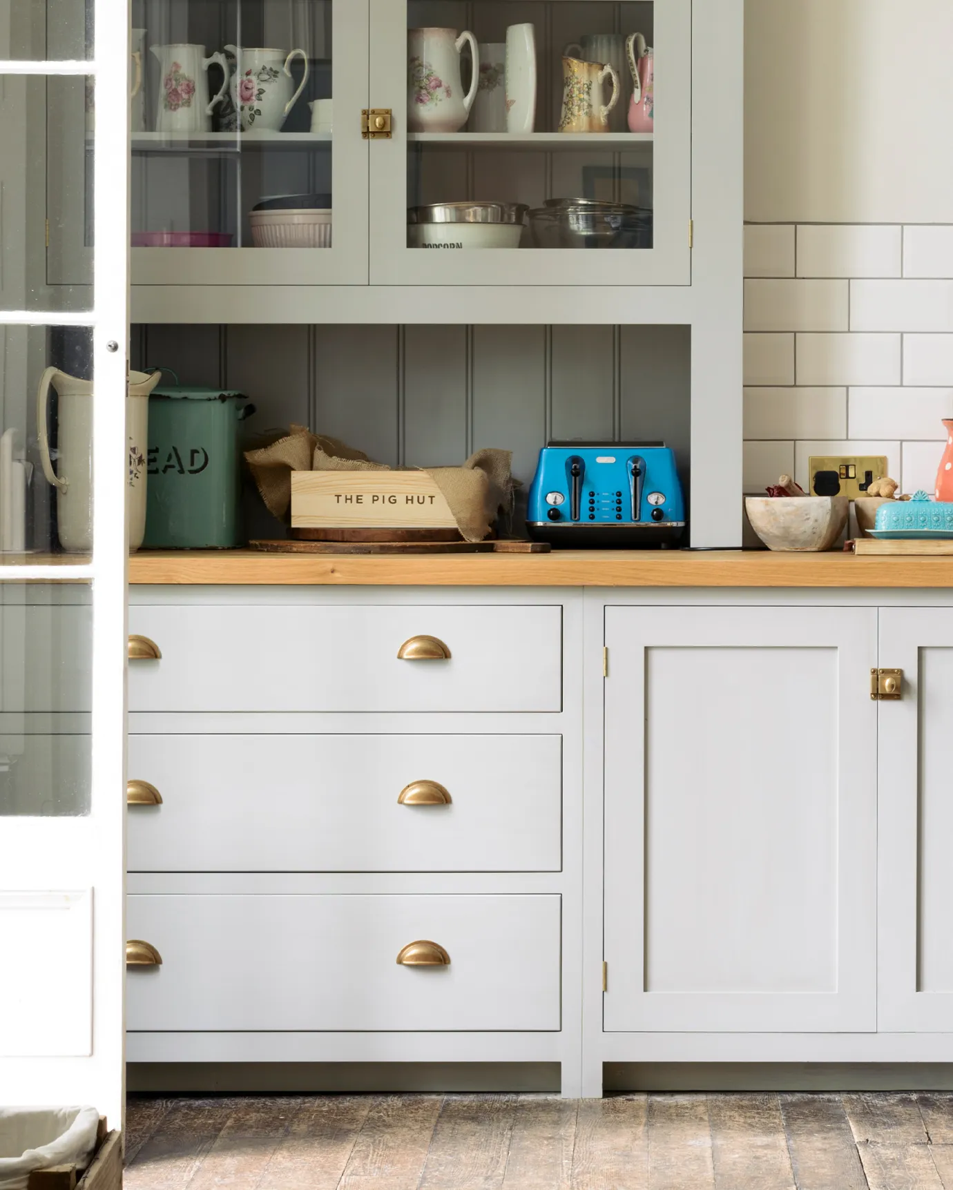 Cupboard Hardware | deVOL Kitchens
